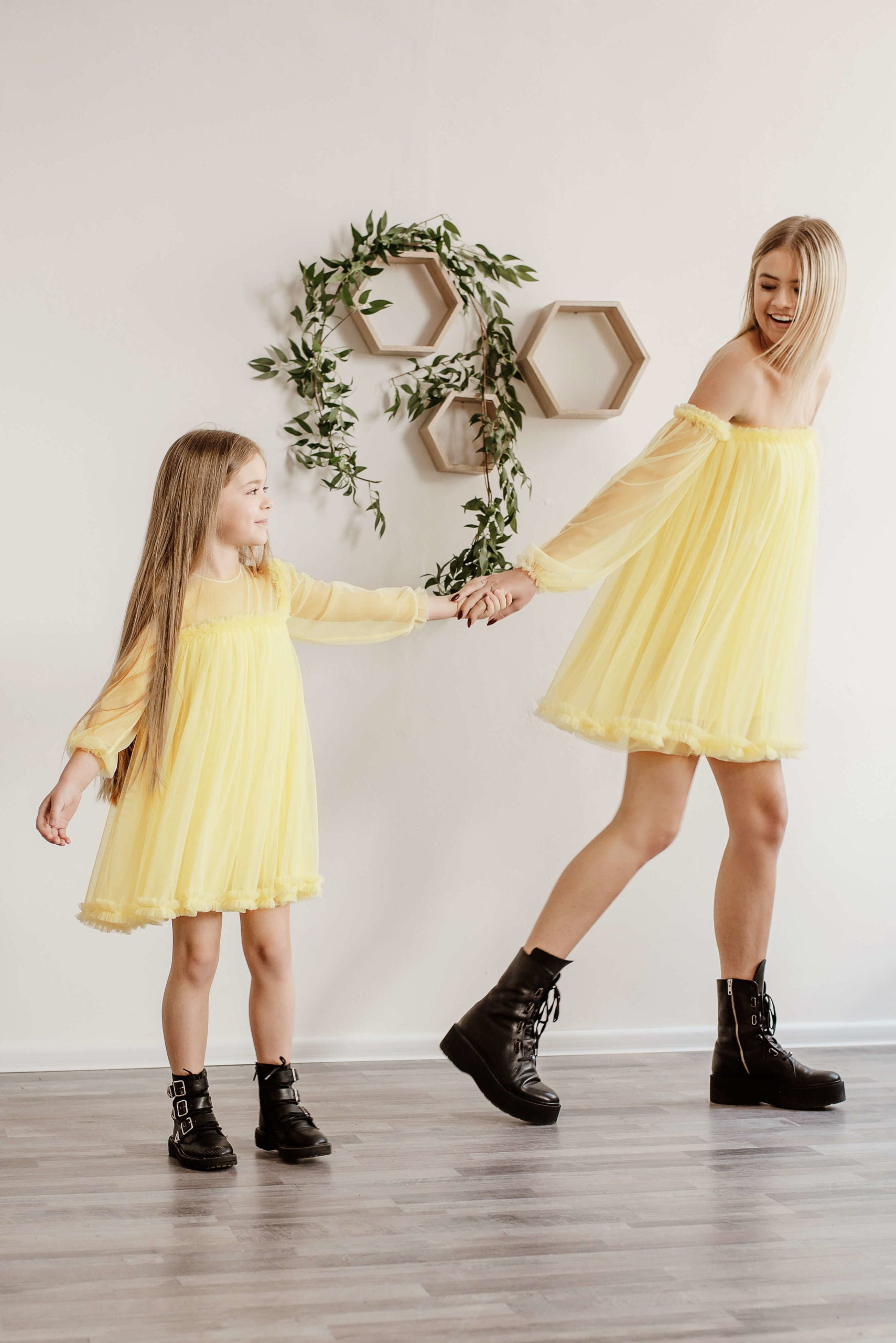 Lora mergaitės suknelė – A.P. Line